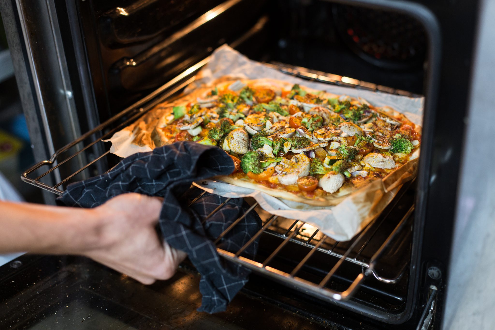 5 Perbedaan Oven dan Microwave yang Perlu Kamu Tahu - Blog KlikIndomaret